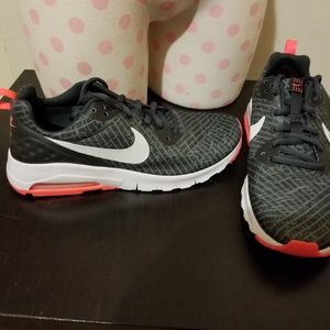 Women's Nike Shoes on Poshmark